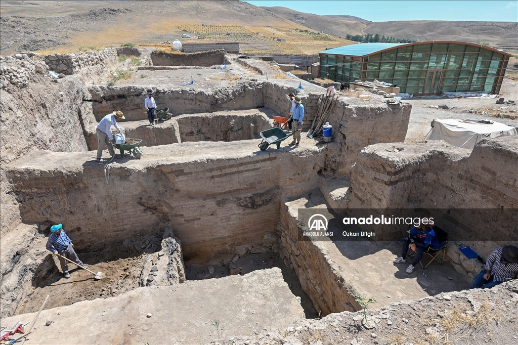 Ayanis Kalesi'nde 36 yıldır yürütülen kazılar, Urartular dönemine ışık ...