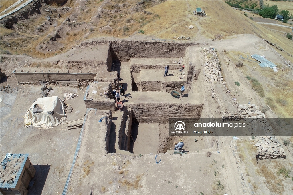 Ayanis Kalesi'nde 36 yıldır yürütülen kazılar, Urartular dönemine ışık ...