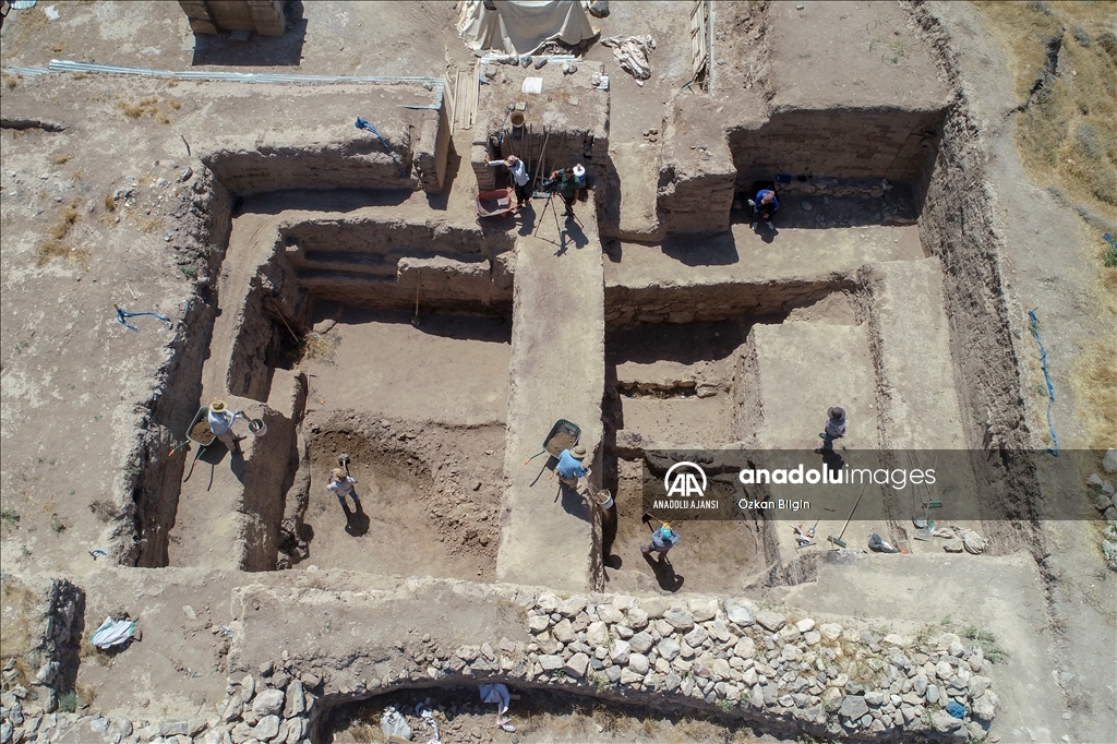 Ayanis Kalesi'nde 36 yıldır yürütülen kazılar, Urartular dönemine ışık ...