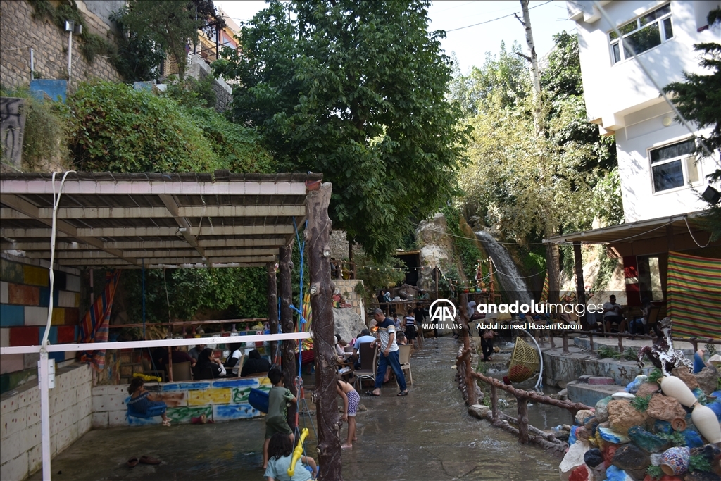 Irak'ta sıcaktan bunalanlar soluğu turistik yerlerde aldı - Anadolu Ajansı