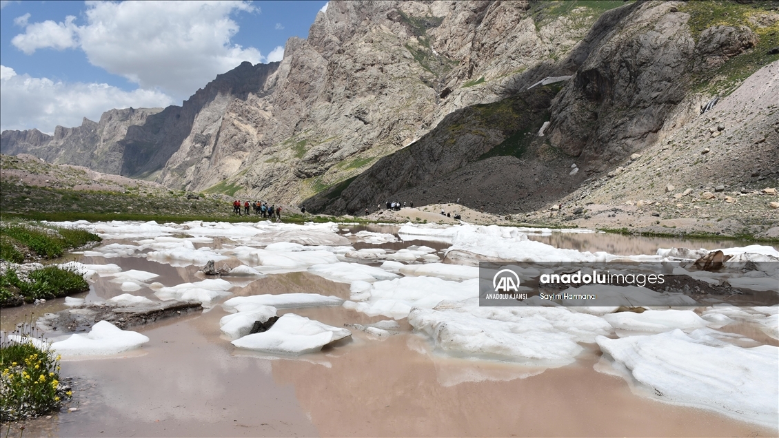 Cilo buzullarının erimesi sonucu buzul gölü genişledi - Anadolu Ajansı
