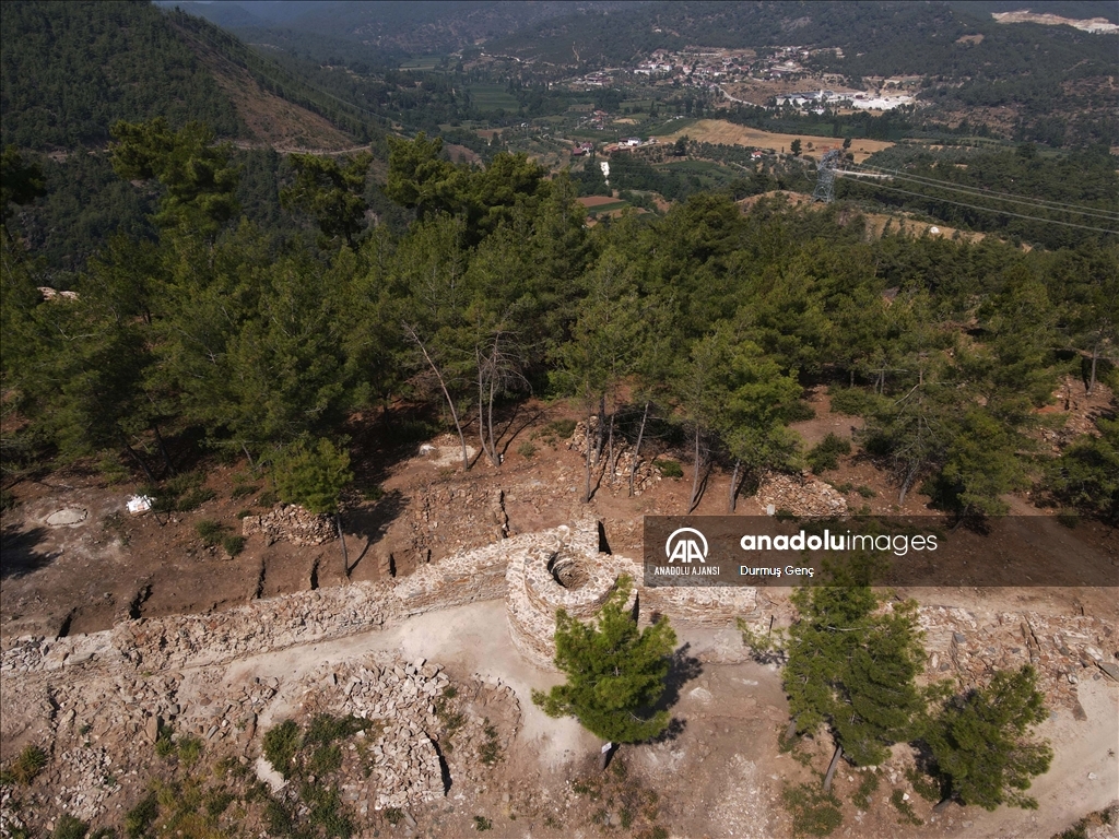 Asarcık Tepesi'nde 4 bin yıl önceden başlayan çeşitli dönemlerin ...