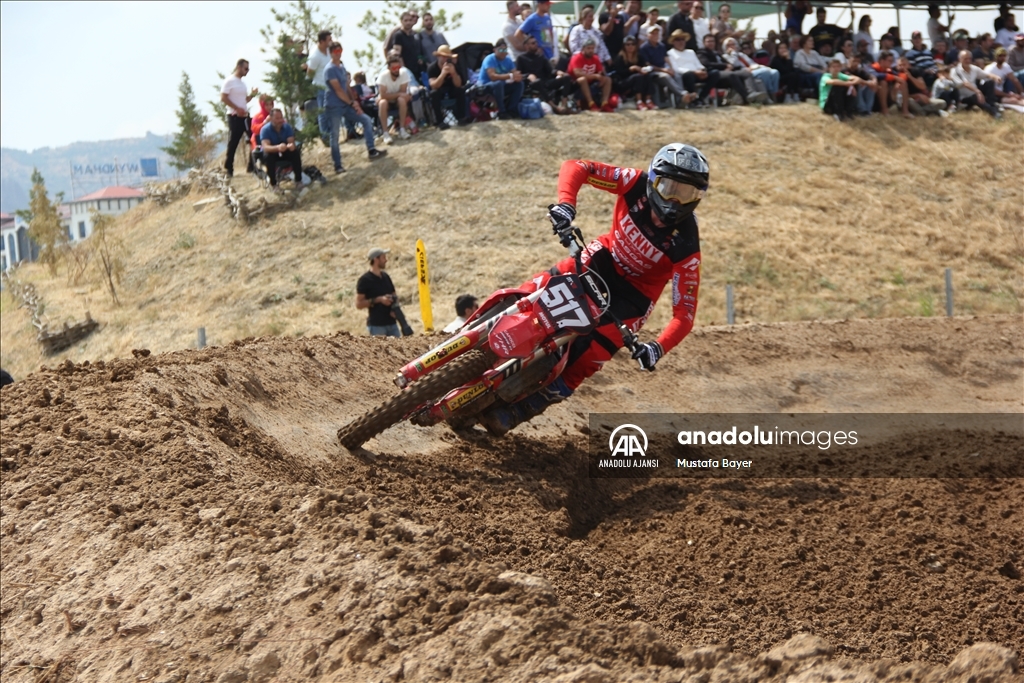 FIM Dünya Motokros Şampiyonası'nda ikinci gün yarışları başladı ...