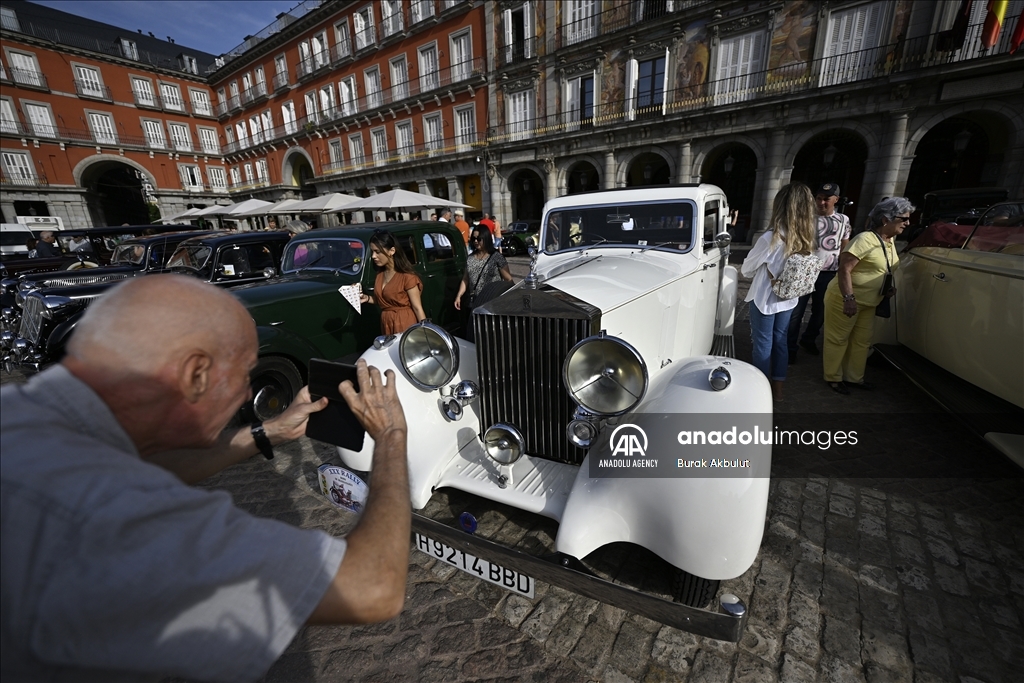 City tour of classic cars in Madrid - Anadolu Ajansı