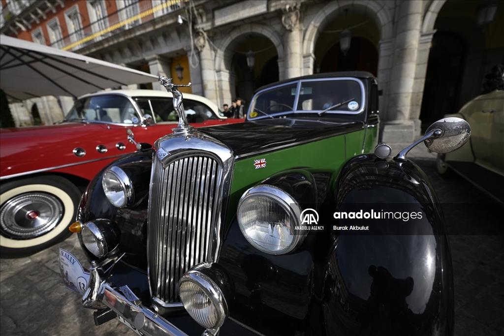City tour of classic cars in Madrid - Anadolu Ajansı