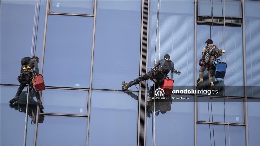 İple erişim teknisyenlerinin zorlu mesaisi - Anadolu Ajansı