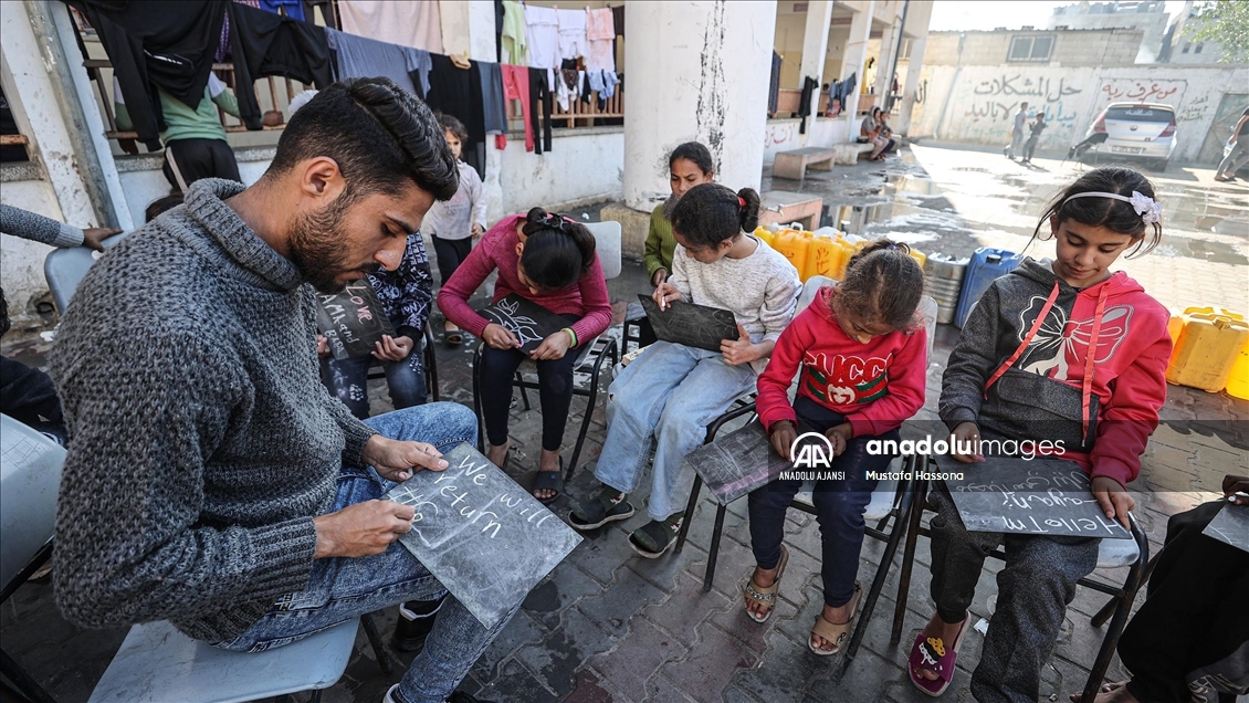 Filistinli öğretmen Annabi, Gazze'de çocukların eğitimden mahrum ...
