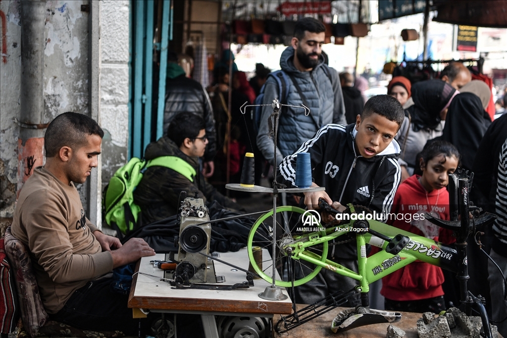 Palestinian tailor develops his own version of treadle sewing machine ...