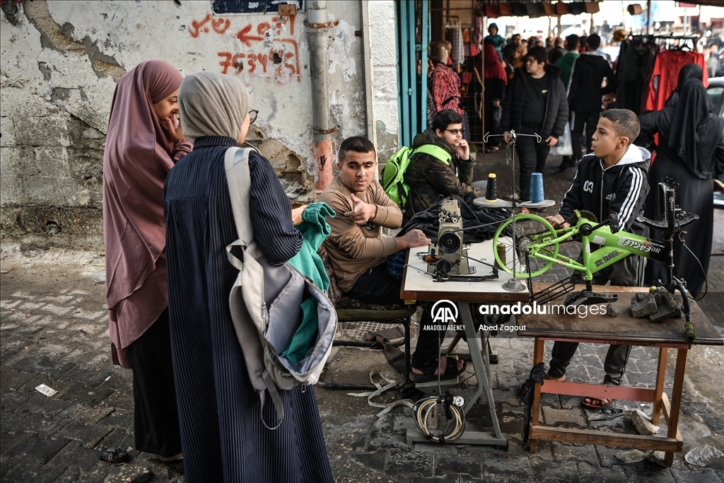 Palestinian tailor develops his own version of treadle sewing machine ...