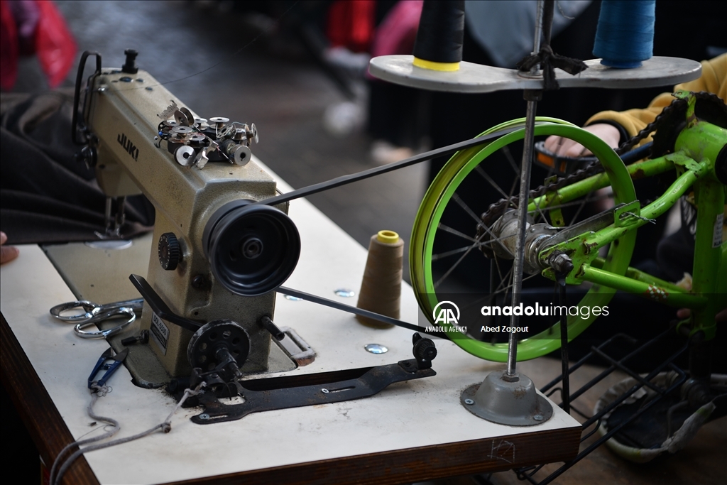 Palestinian tailor develops his own version of treadle sewing machine ...