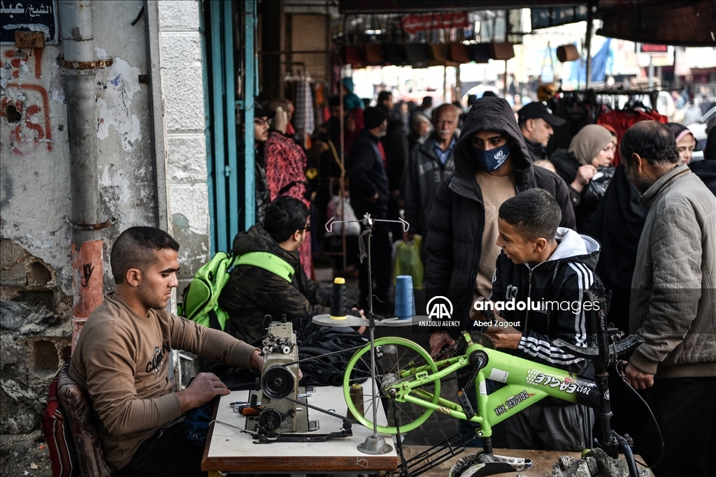 Palestinian tailor develops his own version of treadle sewing machine ...