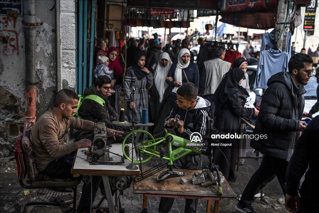 Palestinian tailor develops his own version of treadle sewing machine ...