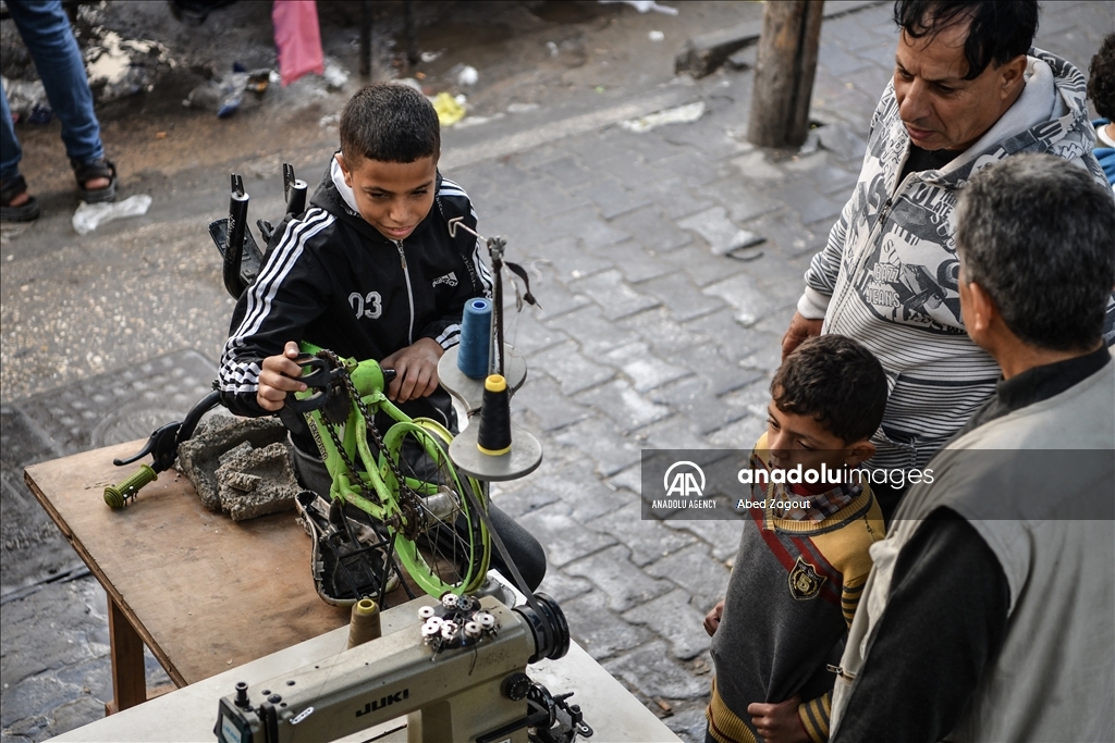 Palestinian tailor develops his own version of treadle sewing machine ...