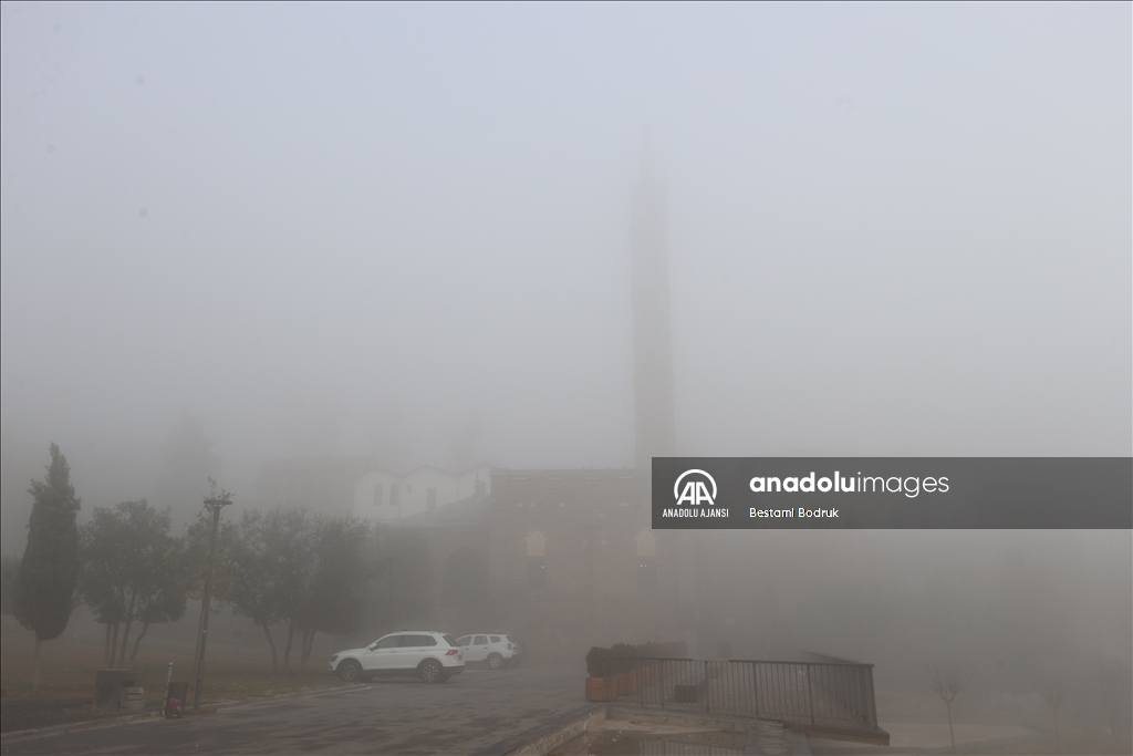 Diyarbakır'ın tarihi mekanları sis altında - Anadolu Ajansı