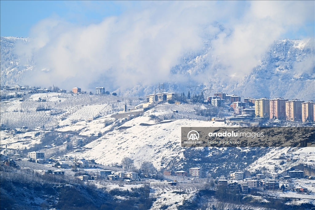 Trabzon'un yüksek kesimlerinde kar etkili oldu - Anadolu Ajansı