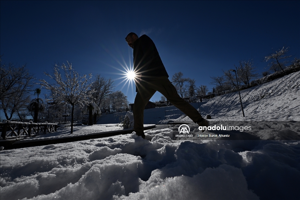 Trabzon'un yüksek kesimlerinde kar etkili oldu - Anadolu Ajansı