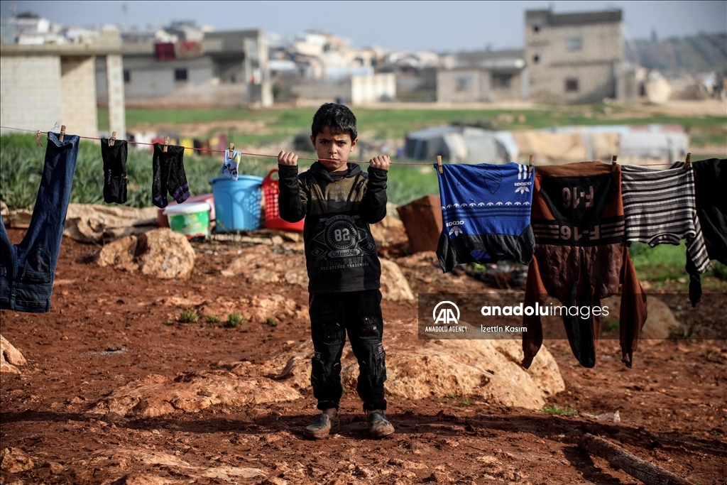 Syrian refugees struggle with cold winter in Idlib - Anadolu Ajansı