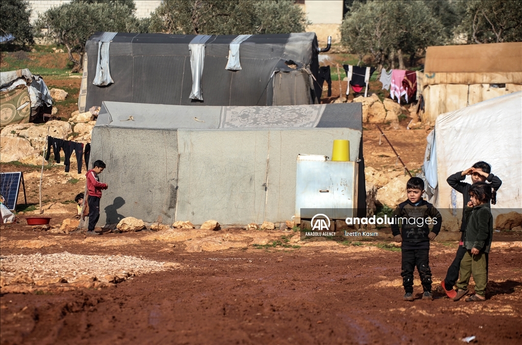 Syrian refugees struggle with cold winter in Idlib - Anadolu Ajansı