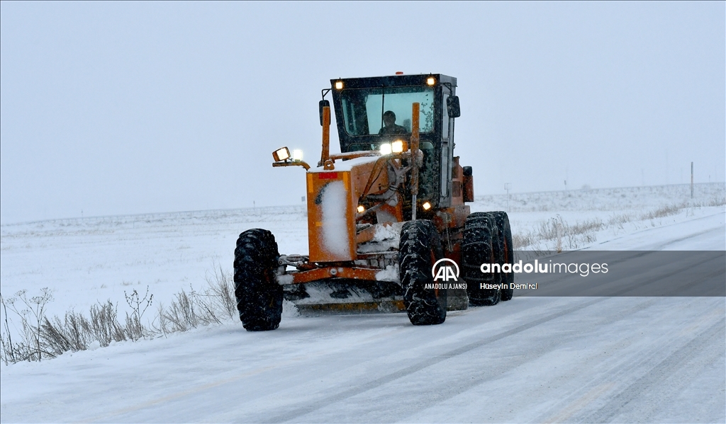 Kars'ta kar yağışı etkili oldu - Anadolu Ajansı