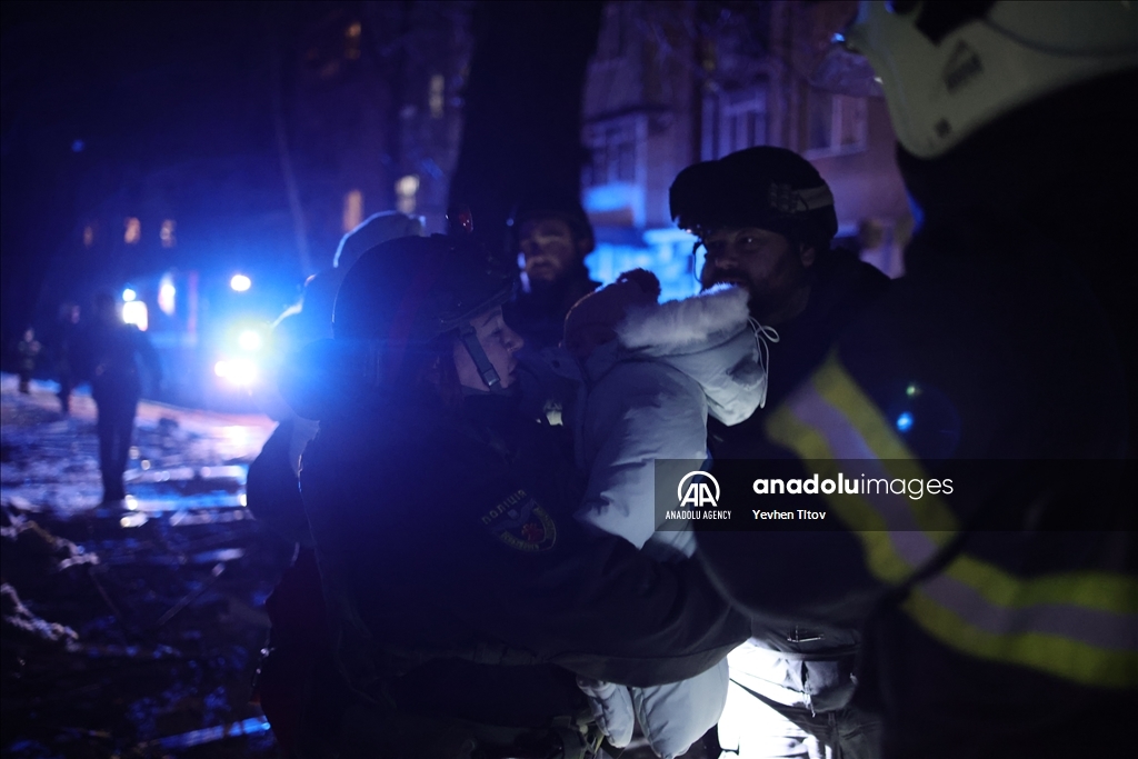 Russian missile hits residential building in Kharkiv - Anadolu Ajansı