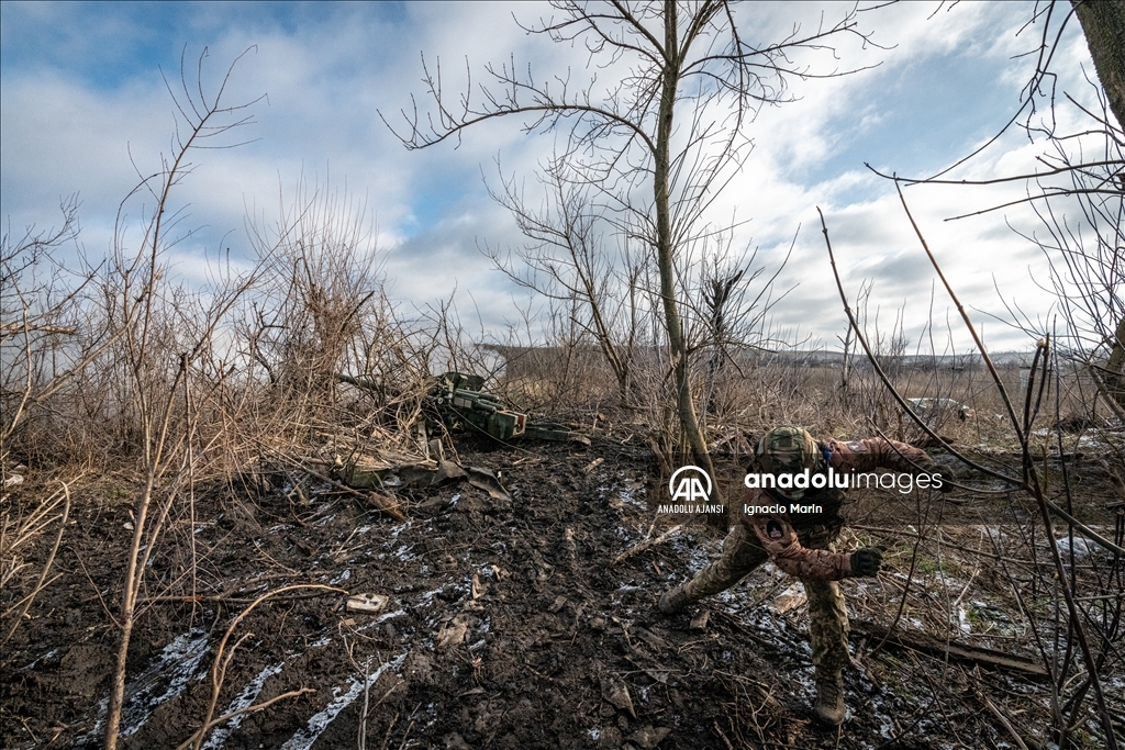 Ukrayna'nın Kreminna bölgesinde askeri hareketlilik sürüyor - Anadolu ...