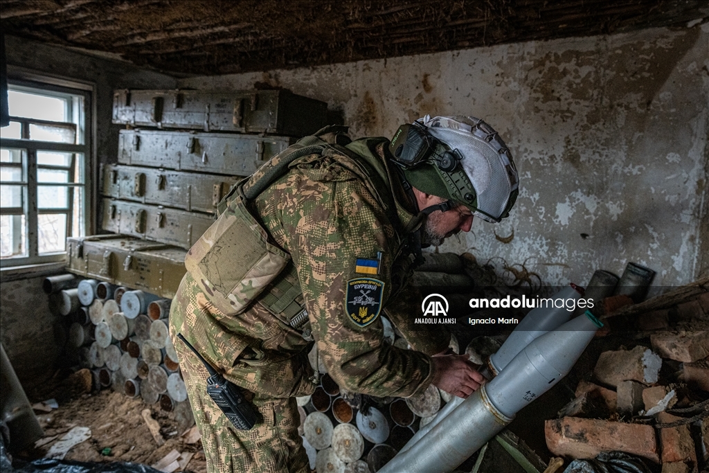 Ukrayna'nın Kreminna bölgesinde askeri hareketlilik sürüyor - Anadolu ...