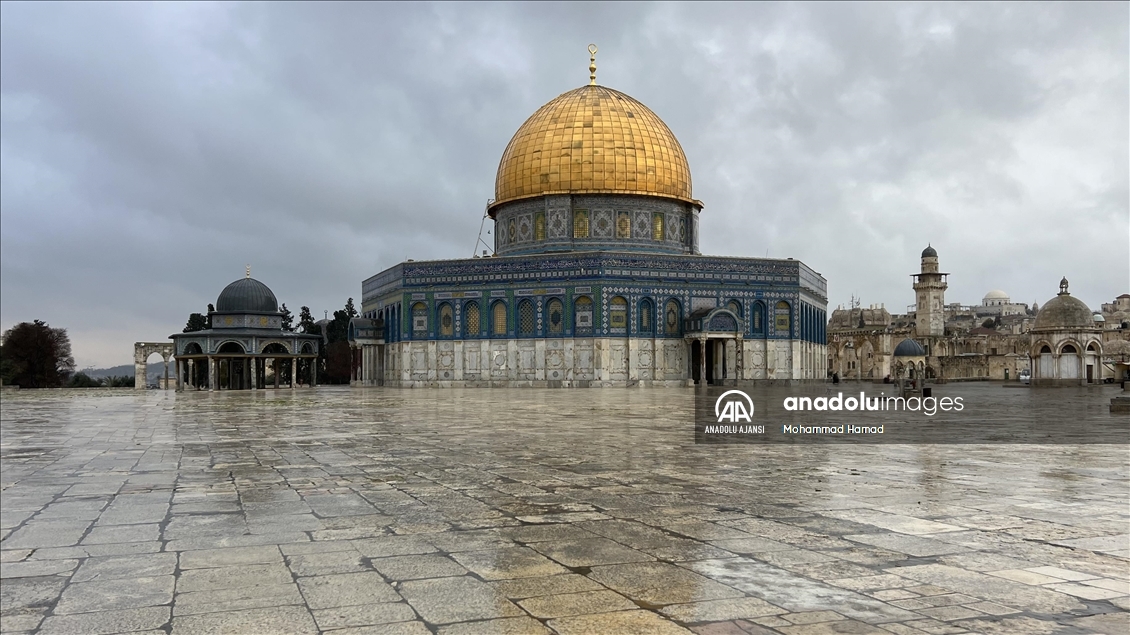 İsrail güçleri Mescid-i Aksa'da cuma namazı kılınmasını 17 haftadır ...