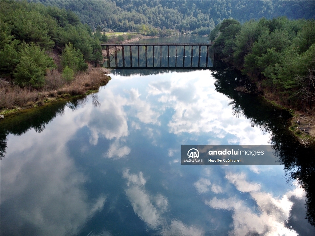 Ceyhan Nehri'ne gökyüzünün yansıması - Anadolu Ajansı
