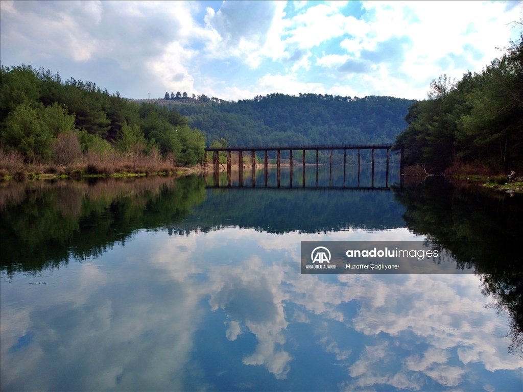 Ceyhan Nehri'ne gökyüzünün yansıması - Anadolu Ajansı