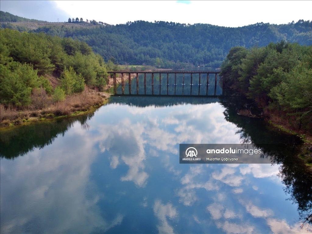 Ceyhan Nehri'ne gökyüzünün yansıması - Anadolu Ajansı