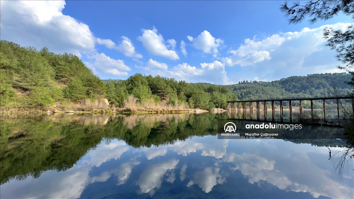 Ceyhan Nehri'ne gökyüzünün yansıması - Anadolu Ajansı