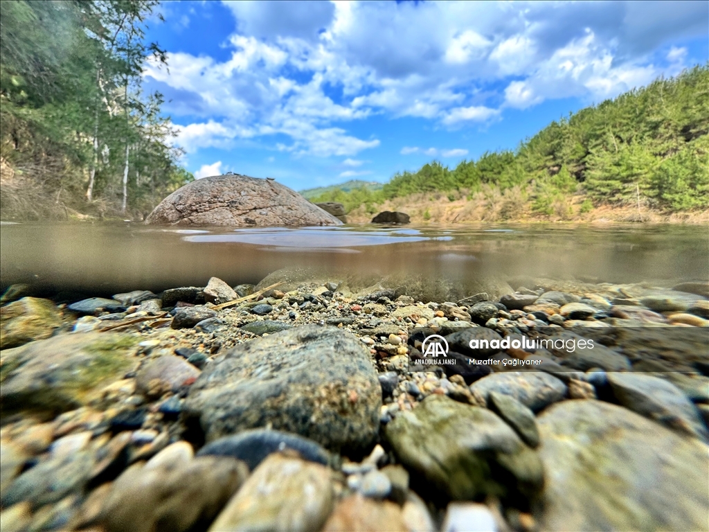 Ceyhan Nehri'ne gökyüzünün yansıması - Anadolu Ajansı