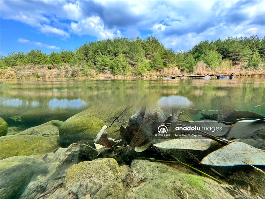 Ceyhan Nehri'ne gökyüzünün yansıması - Anadolu Ajansı