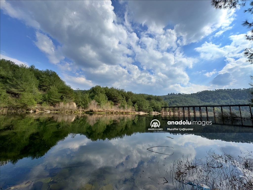 Ceyhan Nehri'ne gökyüzünün yansıması - Anadolu Ajansı