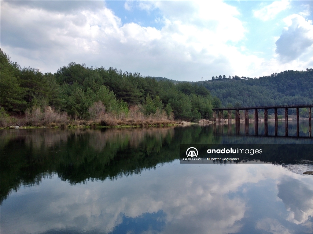 Ceyhan Nehri'ne gökyüzünün yansıması - Anadolu Ajansı
