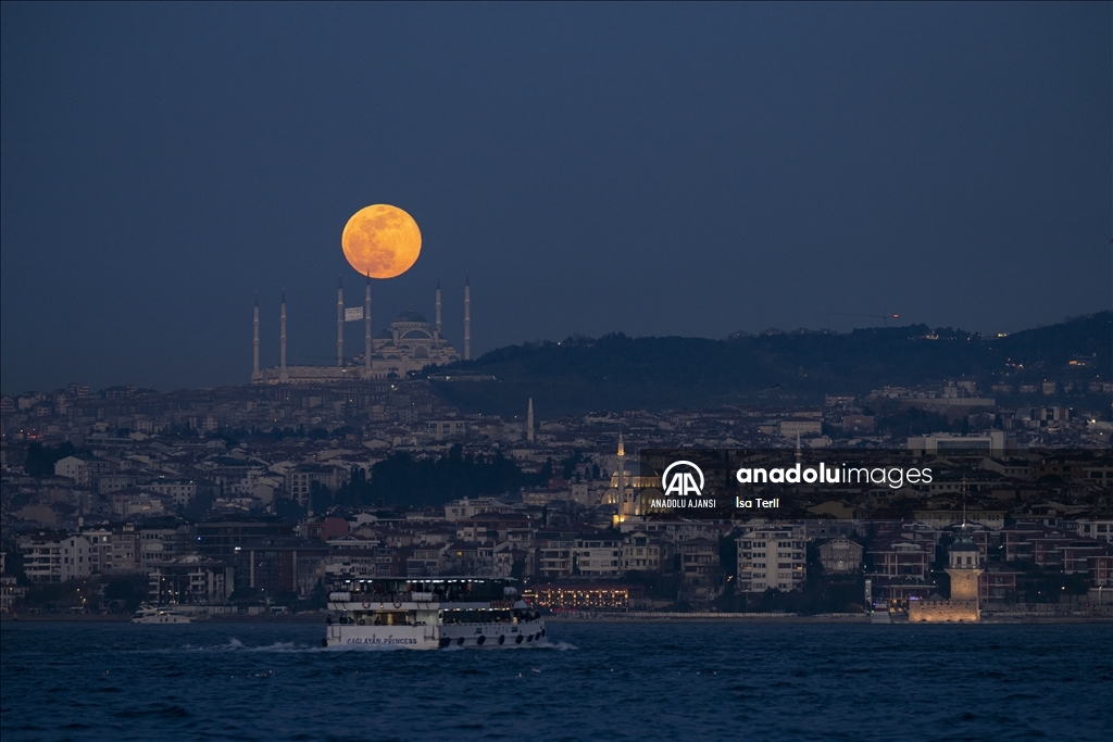 İstanbul'da dolunay - Anadolu Ajansı