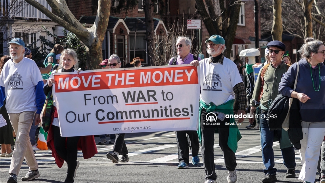 New York'ta Aziz Patrick Günü yürüyüşü sırasında Filistin’e destek ...