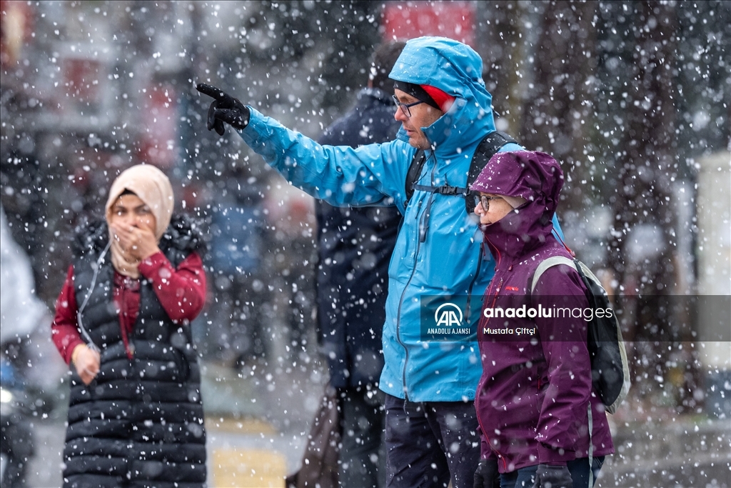 Ankara'da kar yağışı - Anadolu Ajansı