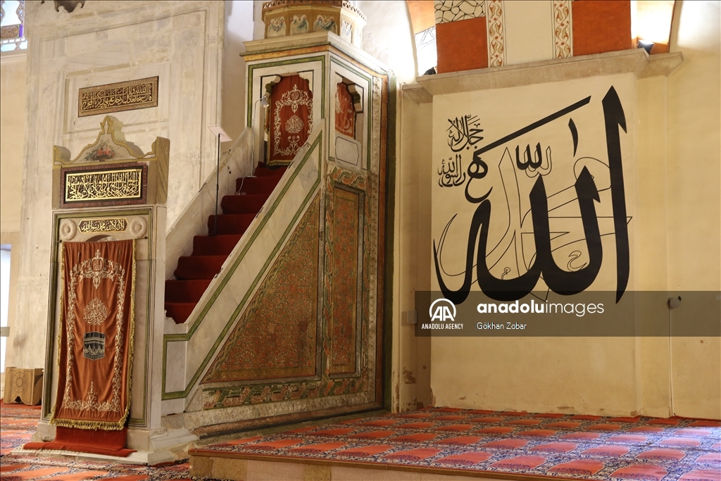 تركيا.. جامع أدرنة القديم يزدان بلوحات خطية متنوعة - Anadolu Ajansı