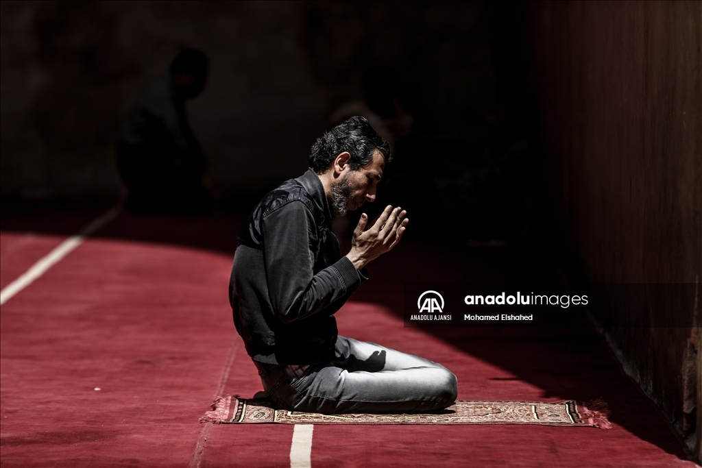 Mısır'da ramazan ayının son cuma namazı - Anadolu Ajansı