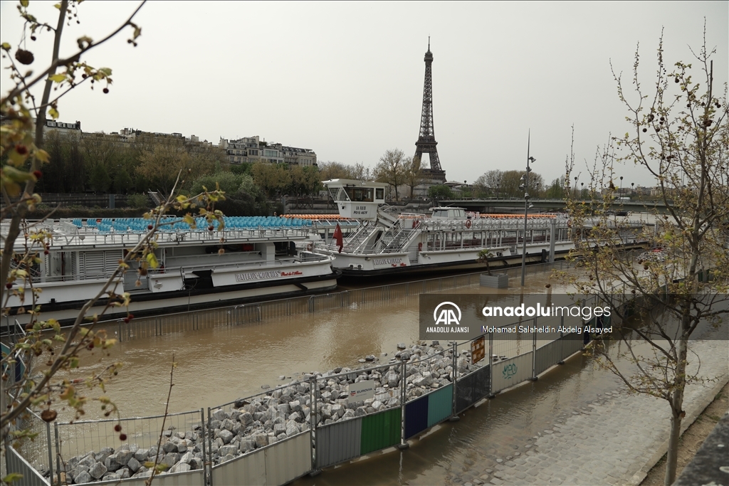 Paris'te Seine Nehri yükseldi - Anadolu Ajansı
