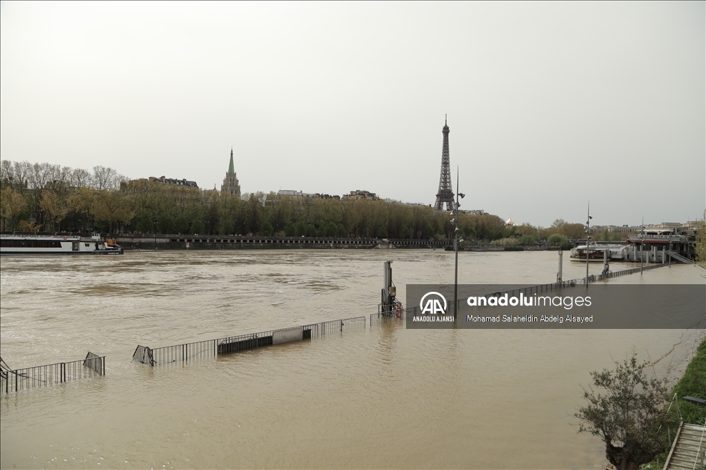 Paris'te Seine Nehri yükseldi - Anadolu Ajansı