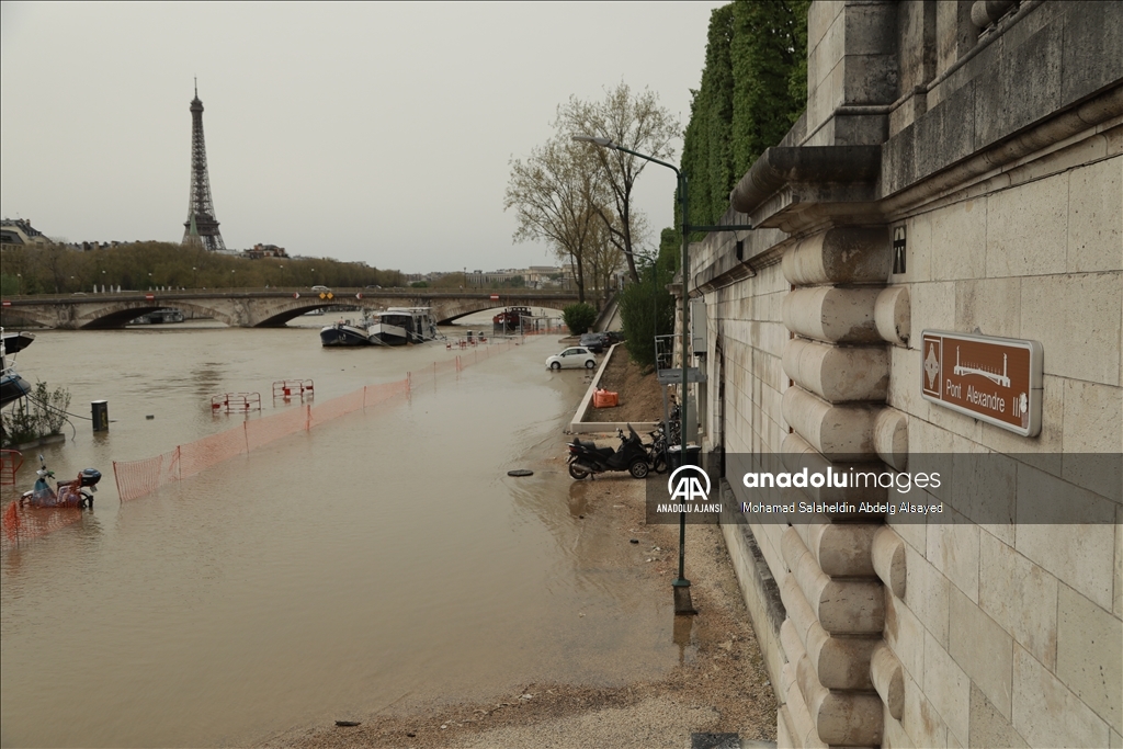 Paris'te Seine Nehri yükseldi - Anadolu Ajansı