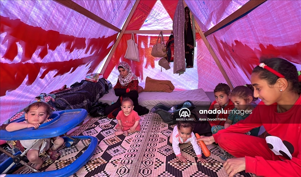 İsrail'in kocasını göç yolunda tutukladığı Suha Abu Salim 5 çocuğuyla ...