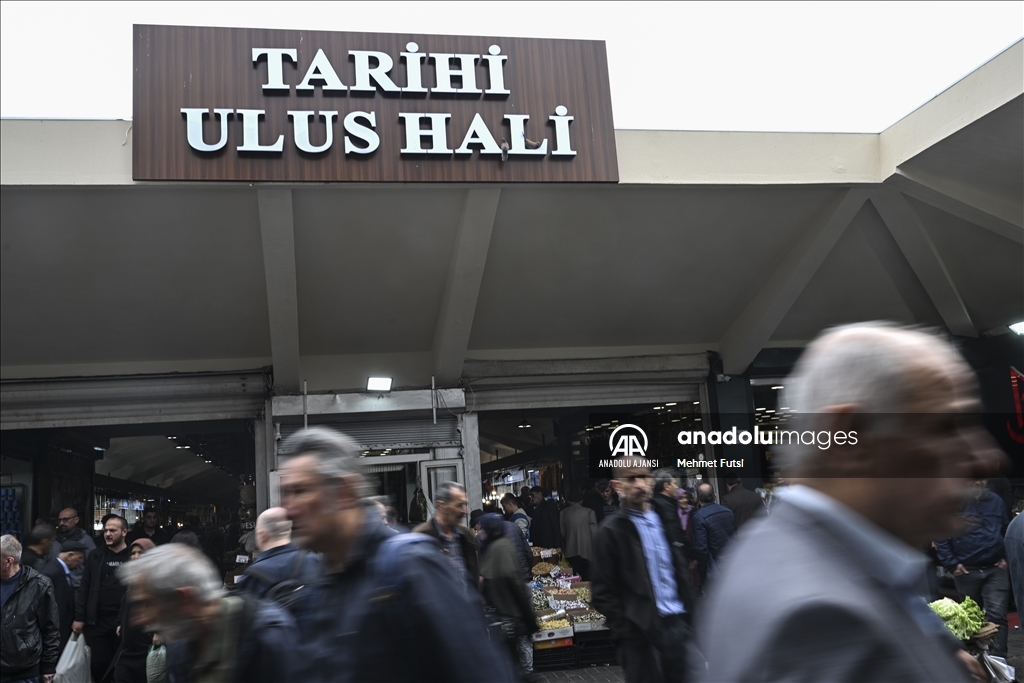 Eminönü ve Başkentte bayram öncesi alışveriş yoğunluğu - Anadolu Ajansı