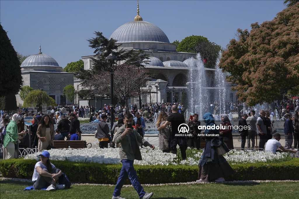 İstanbul'da tarihi yarımadadaki turistik mekanlarda bayram yoğunluğu ...