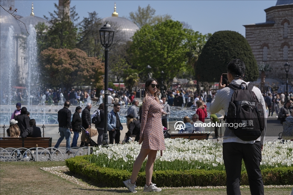 İstanbul'da tarihi yarımadadaki turistik mekanlarda bayram yoğunluğu ...