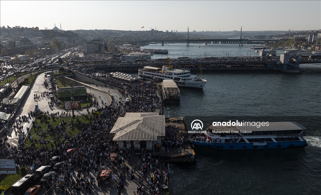 İstanbul'da tarihi yarımadadaki turistik mekanlarda bayram yoğunluğu ...