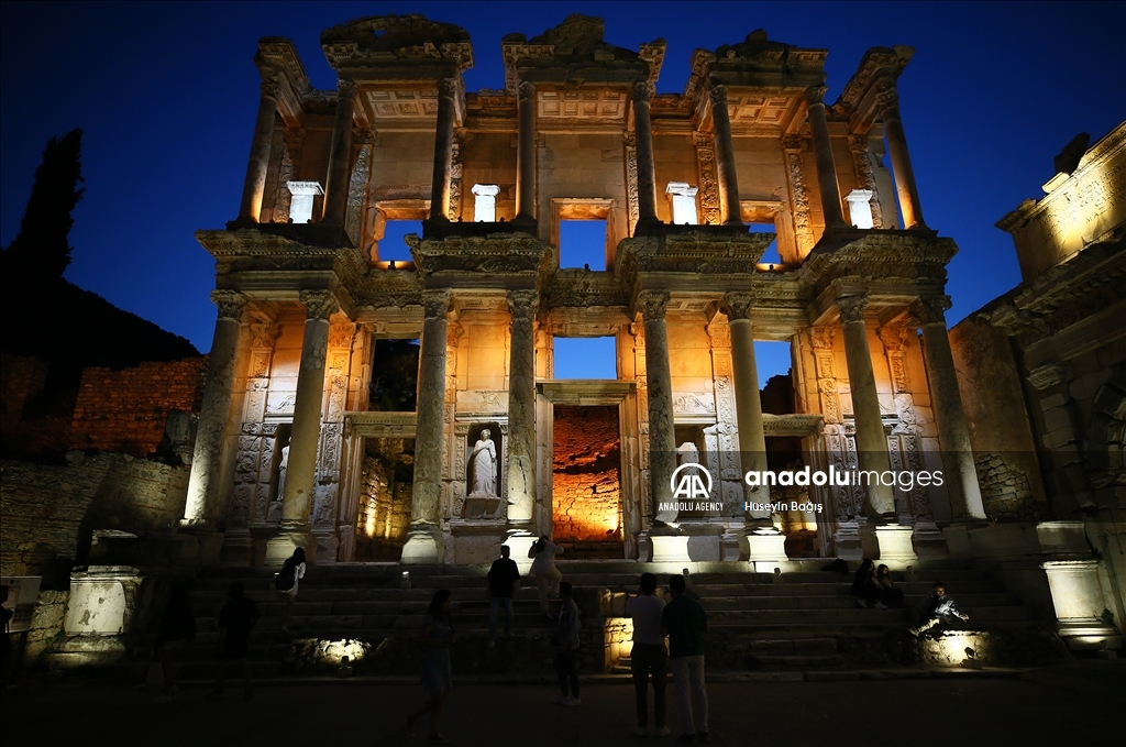 Ephesus ancient city illuminated for extended visit - Anadolu Ajansı