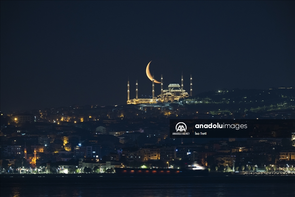 Polumjesec u Istanbulu - Anadolu Ajansı